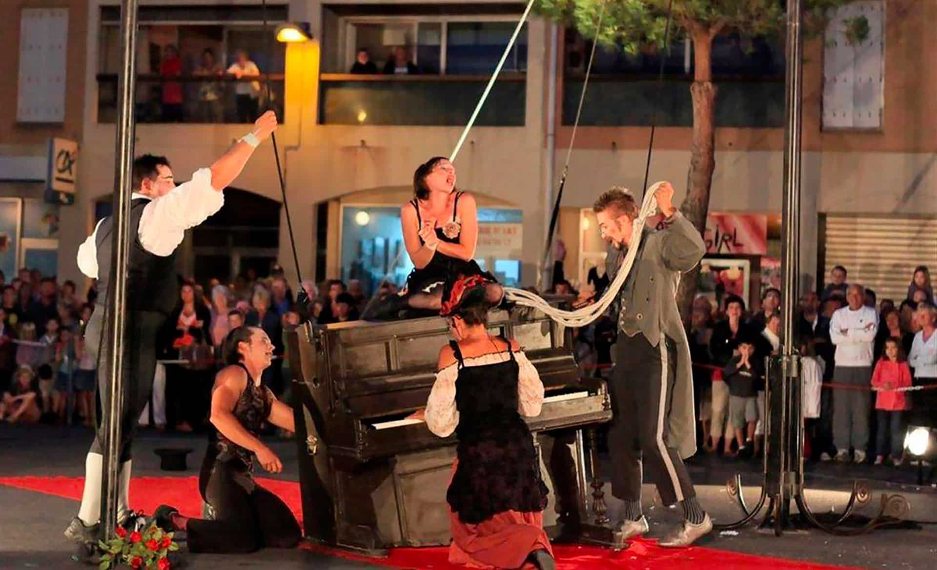 Street shows: La Déferlante - Sun Marina